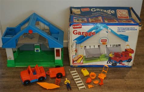Original 1992 Playskool Garage In Original Box 25 X 15 X 20