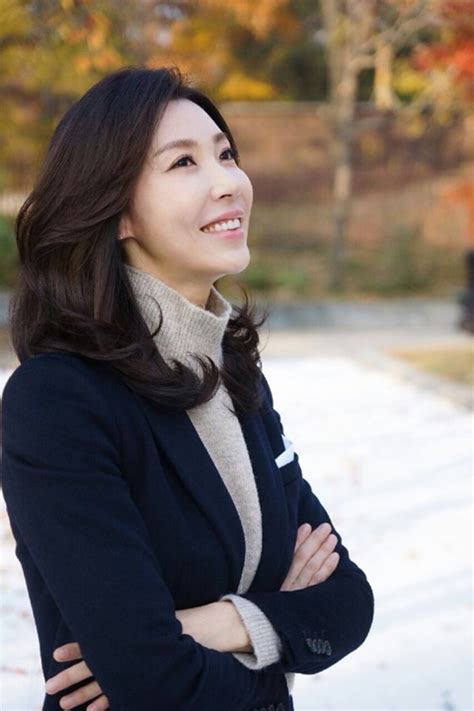 컴백 성현아 7년간 얼굴 가렸던 마스크 모자 벗고 다닌다인터뷰