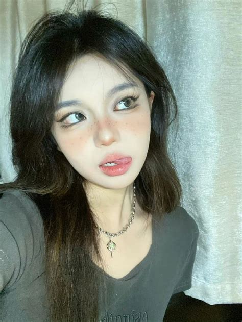 Cr