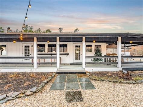 East Quogues Most Visible Restaurant Site Hits Market Westhampton
