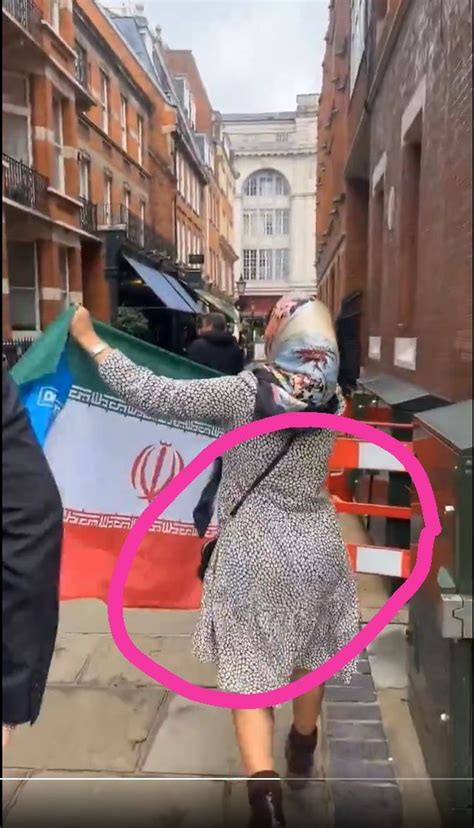 بالاترین این خانم چرا با شورت سکسی و پای لخت و دامن کوتاه رفته سفارت