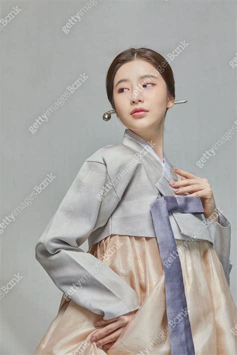 한복 전통문화 설 명절 명절 한국문화 추석 명절 한국문화 세계문화 전통문화 주제 전통의상 옷 한국인 이미지 Jv11956632