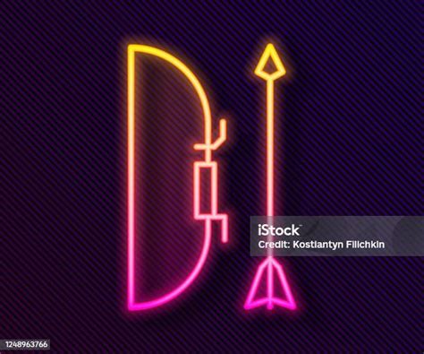 검은 배경에 고립 된 떨림 아이콘에 빛나는 네온 라인 활과 화살표 벡터 일러스트레이션 개념에 대한 스톡 벡터 아트 및 기타 이미지 개념 겨냥 고대의 Istock