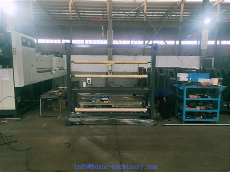 เครื่องตัดกระดาษจีน 1400 การแบ่งส่วนกระดาษเว็บ เครื่องตัดกระดาษขนาดเล็ก เครื่อง Hob ผู้ผลิต