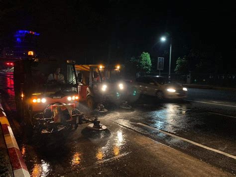 ကမာရွတ်မြို့နယ်အတွင်း အင်းယားလမ်းတစ် လျှောက် စုပေါင်းသန့်ရှင်း ရေးများ ဆောင်ရွက် Information