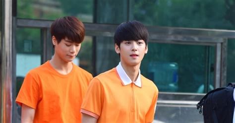 아스트로 차은우 가수만 하기엔 아까운 얼굴 뮤직뱅크 출근길