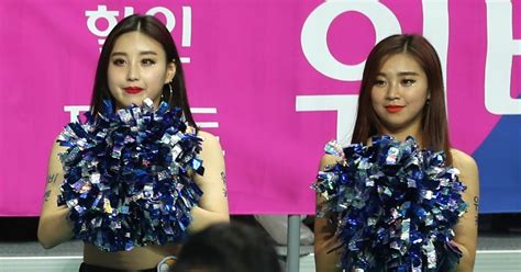포토s 힘내라 우리카드 치어리더
