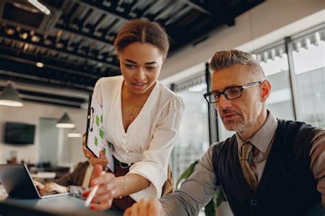 Exploring Business Collaboration In The Modern Workspace For Enhanced Team Efficiency And