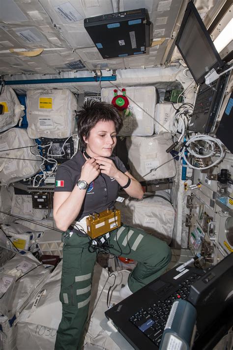 Esa Samantha Using Eap Sensor Collar