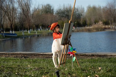 长发高清图片 可爱的小女孩写作业792 人像图片免费下载 格式 4000像素 编号67610058 千图网