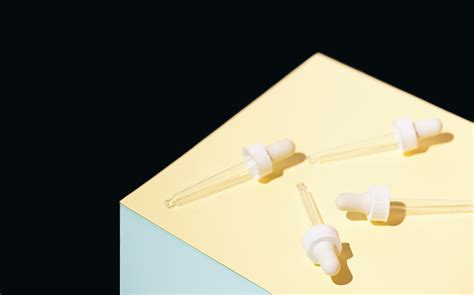 화려한 기하학적 배경에 화장품 세럼 드롭퍼 스킨 케어 컨셉 뷰티 의식 테마 0명에 대한 스톡 사진 및 기타 이미지 0명 개념 기하 도형 Istock