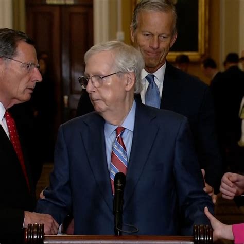 Top Us Republican Senator Mitch Mcconnell Freezes During Press