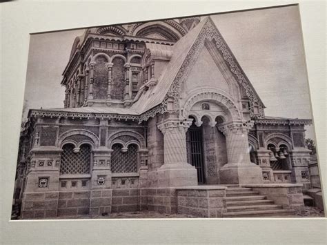 «Фальконье Архитектура света — выставка стеклянных кирпичей Скрипка Энгра об искусстве Дзен