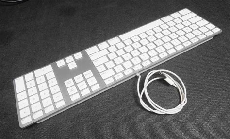 Genuine Apple A1243 Wired Usb Keyboard White Aluminum Ineedths