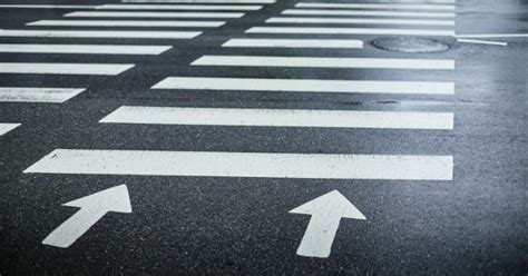 무단횡단 중 놀라 넘어진 70대운전자 유죄 판결 뒤집혔다