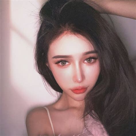 一邊成長一邊治癒 從小我媽就是一個什麼事都非常寬容的人 喜歡跟他分享學校遇到的所有事物心靈想法 他總是非常從容 換他的角度思維跟我說一遍