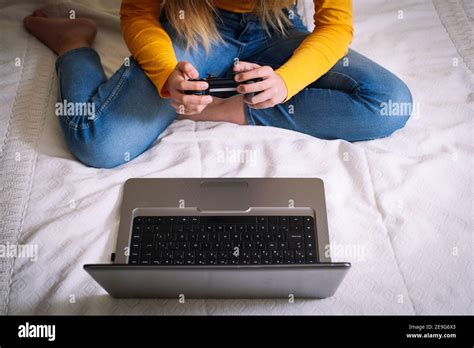 Gaming Laptop Wallpaper Hi Res Stock Photography And Images Alamy