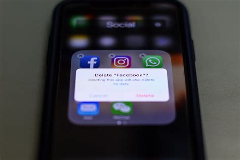 Social Media Break How To Deactivate Delete Your Snapchat Instagram Or Facebook Newsweek
