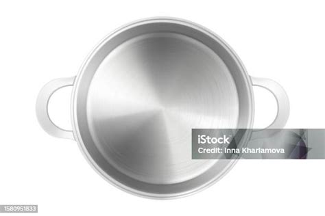 빈 강철 냄비 또는 흰색 배경에 격리된 팬의 상단 보기 스테인레스 스틸 프라이팬 모형 사실적인 3d 벡터 일러스트레이션 팬 주방