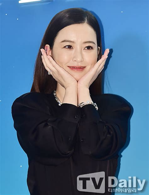 【影片】熱播韓劇《愛在獨木橋》鄭裕美出席活動，拍照姿勢百變又可愛！展現完美的熟女氣質 Ksd 韓星網 明星