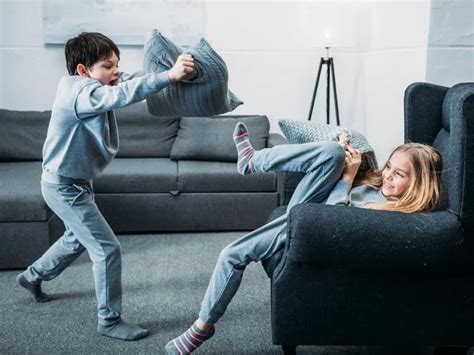 C Mo Gestionar Las Peleas Entre Hermanos Bayard Ediciones Juntos Por La Lectura