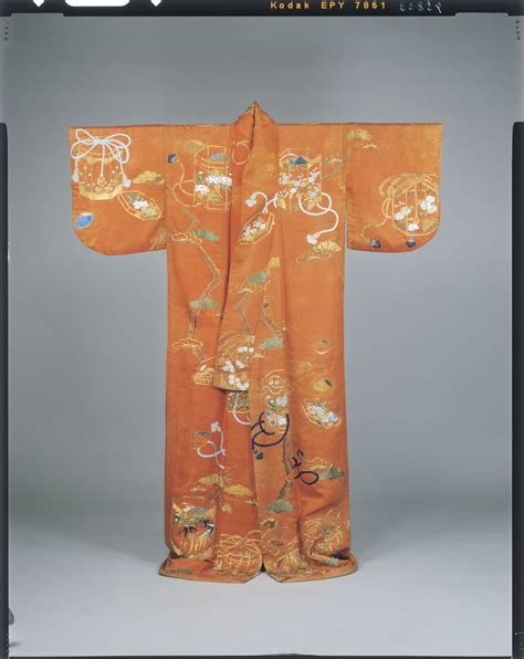 C0095833 小袖 紅綸子地松樹貝桶模様 東京国立博物館 画像検索