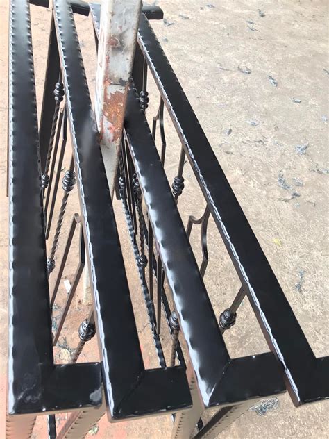 งานอบสีดำราวเหล็กอิตาลีลูกค้าจังหวัดหนองบัวลำภู ทำสีแผงรั้วสแตนเลสสีฝุ่น งานประตูบานเลื่อนสี