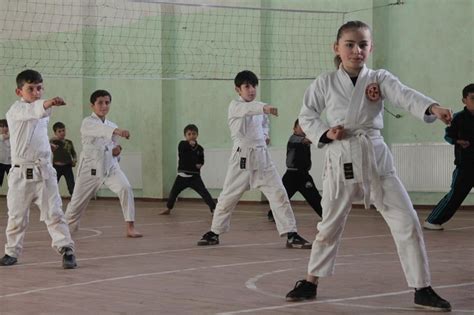 აჭარაში 50 გოგო და 750 ბიჭი კარატეს სწავლობს Batumelebi • სპორტი • Batumelebi Ge
