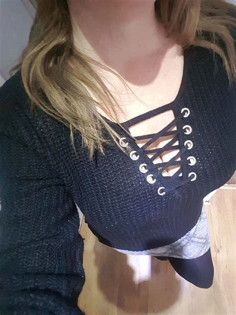 21[online]vancouver Blondie Gamer Girl Looking For A Nerdy Daddy