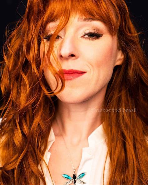 Pin Em Ruth Connell