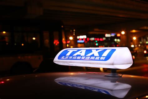 무료 이미지 빛 교통 거리 밤 레스토랑 시티 도시의 택시 수송 차량 사업 간판 조명 네온 사인 서비스 5472x3648 680567