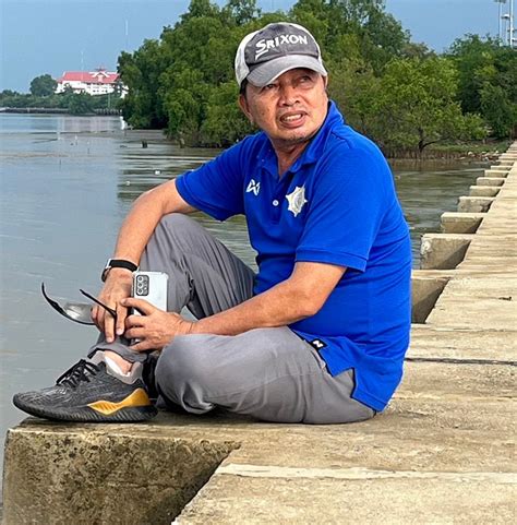 วินทร์ คนไข้ คุณหมอคะ ทำไงดีคะ มีผู้ชายสองคนมาจีบหนูพร้อมกัน จิตแพทย์ หนูชอบคนไหนล่ะ