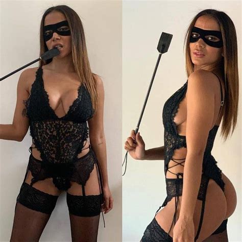 Carnaval Anitta A Cantora Morena Gostosa Fez Homenagem Ao Anos E Se Fantasiou De
