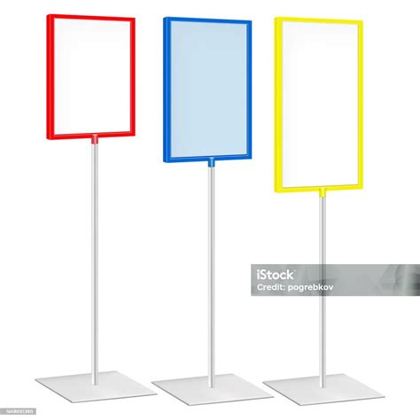 받침대 포스터 프레임 벡터 모형 세트입니다 지면 진열대 템플리트 금속 기둥과 베이스 모형에 있는 빈 흰색 플래카드 표지판 홀더 간편한 편집 가능 서 있기에 대한 스톡 벡터