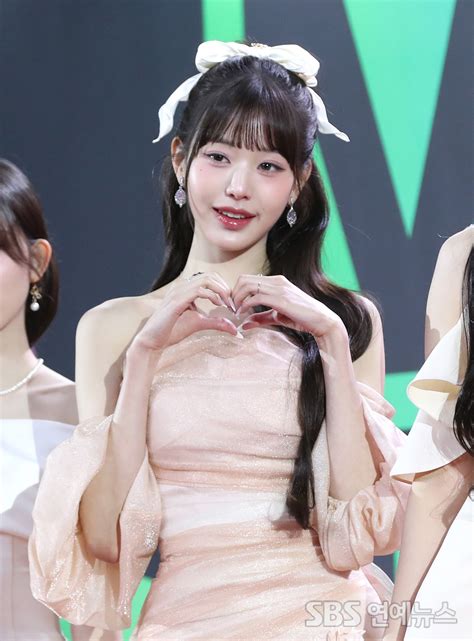 [e포토] 아이브 장원영 워녕 공주의 매력에 다이브