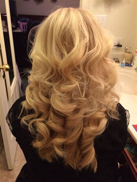 Thick Big Curls Perfect Blonde Hair Curled Hairstyles Prom Hair