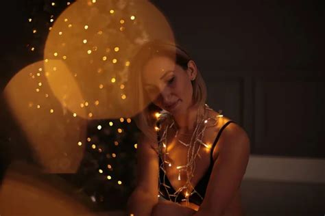 Mujer Vestida De Luz Fotos De Stock Im Genes De Mujer Vestida De Luz Sin Royalties Depositphotos