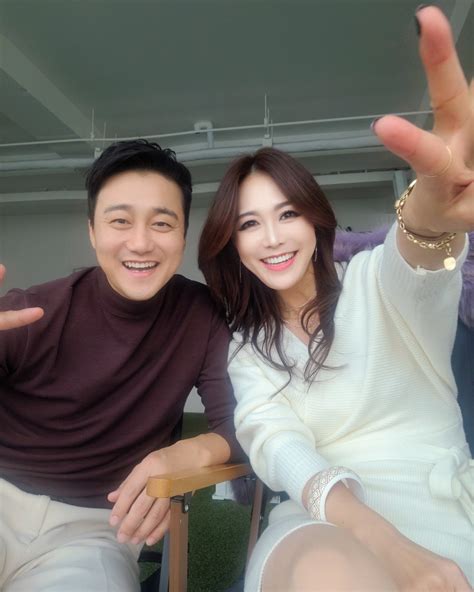 윤혜경펀펀걸 펀이미지케이션스 대표 미팅중 이렇게 즐거워도 되는건가요 앞으로 잘해봐요 우리~♡ 왜유독그사람만잘나갈까 펀이미지케이션스대표 윤혜경 와이드비스