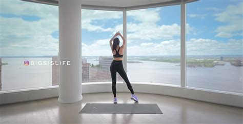 나의 운동 멘토를 소개해 스친 중에도 빅씨스로 홈트 중인 사람 꽤 있더라 77년생 이 언니 유튜브 채널이 14만일 때부터 구독 중 오늘 홈트하면서 보니 곧 100만 될