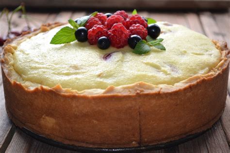 Песочный пирог с творогом и вишней 12 фото в рецепте