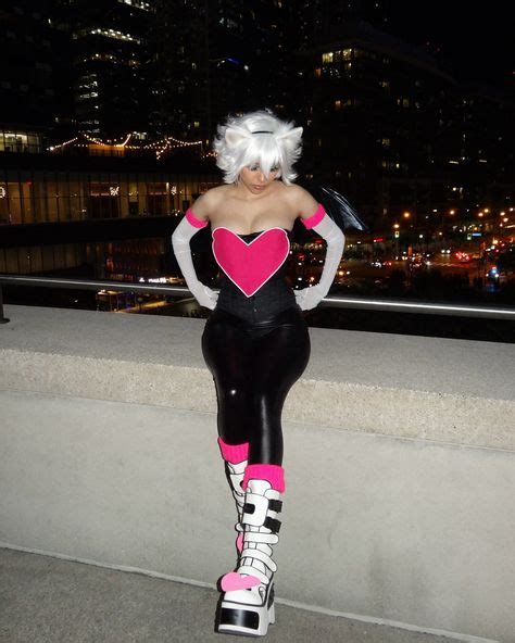 Rouge The Bat Cosplay