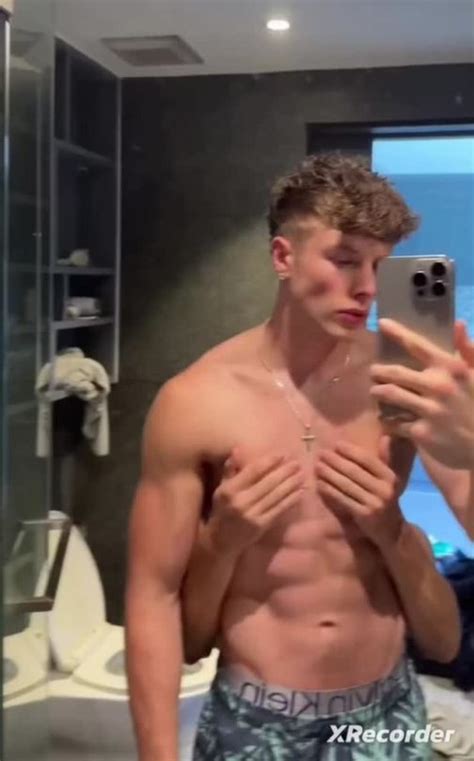 Benjamin Hilton Tumbex