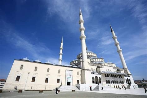 มัสยิด Kocatepe สัญลักษณ์แห่งเมืองหลวงอังการ่า ประเทศตุรกี เห็นแล้วได้