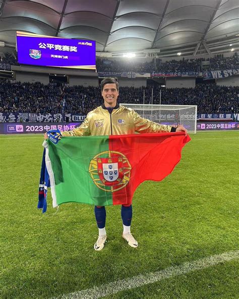 João Carlos Teixeira Festeja A Conquista Da Taça Da China