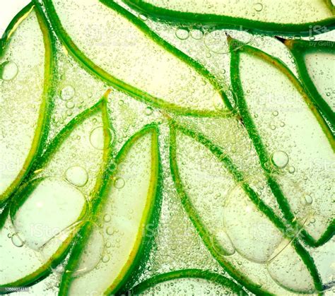 블루 그레이 그린 알로에 베라 핑크 투명 화장품 크림 젤 레티놀 세럼 텍스처 와 거품은 흰색과 여러 가지 색상 배경에 고립 각질