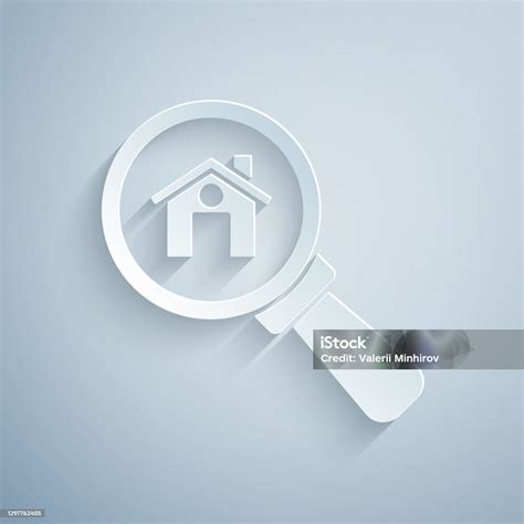 회색 배경에 격리 된 검색 하우스 아이콘을 잘라 용지 돋보기 아래 집의 부동산 상징 종이 아트 스타일 벡터 3차원 형태에 대한 스톡 벡터 아트 및 기타 이미지 Istock