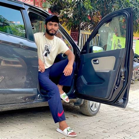 ठाकुर राज👑༻꧂ Rajput Rishu9126 • Threads Say More