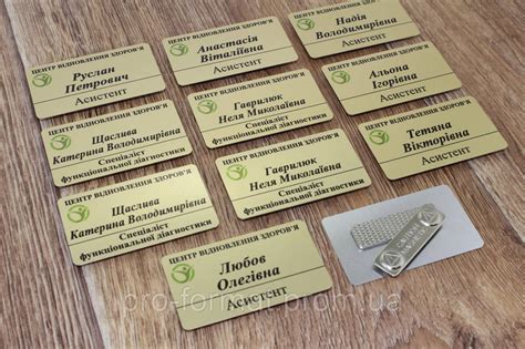 Купити Бейджіки для медичних працівників Металевий бейдж на магніті