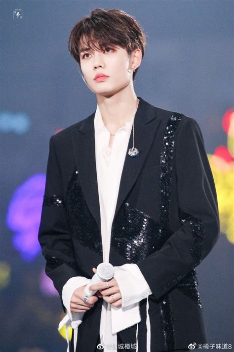 ปักพินโดย Jinny ใน Evan Lin Lin Yanjun