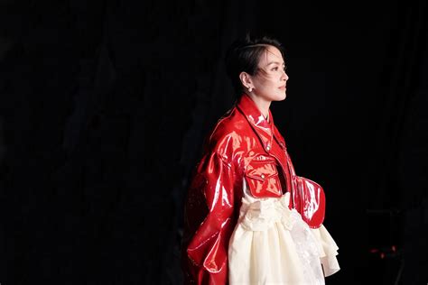 梁詠琪明年2月開騷 闊別5年再踏紅館：不會母女檔上場 Am730